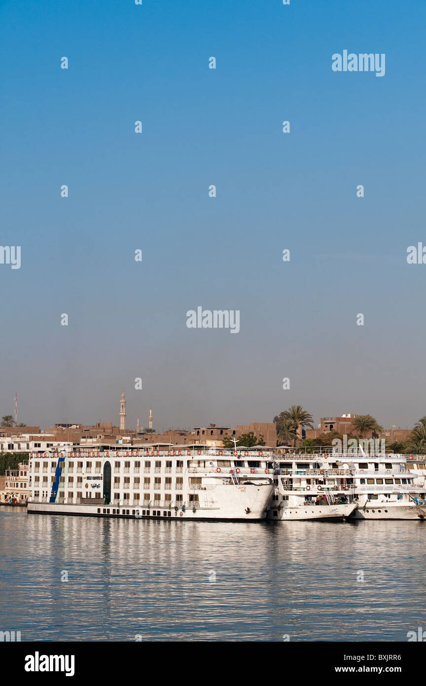 Nile cruise ships hi-res stock photography and images - Alamy