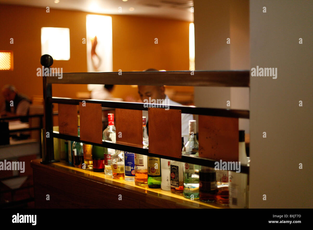 A barman in a smart cocktail bar Stock Photo - Alamy