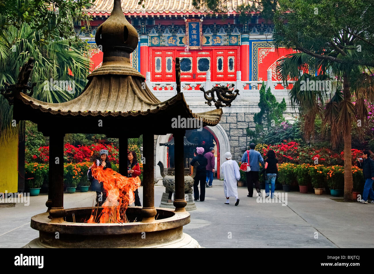 Po lin temple hi-res stock photography and images - Alamy