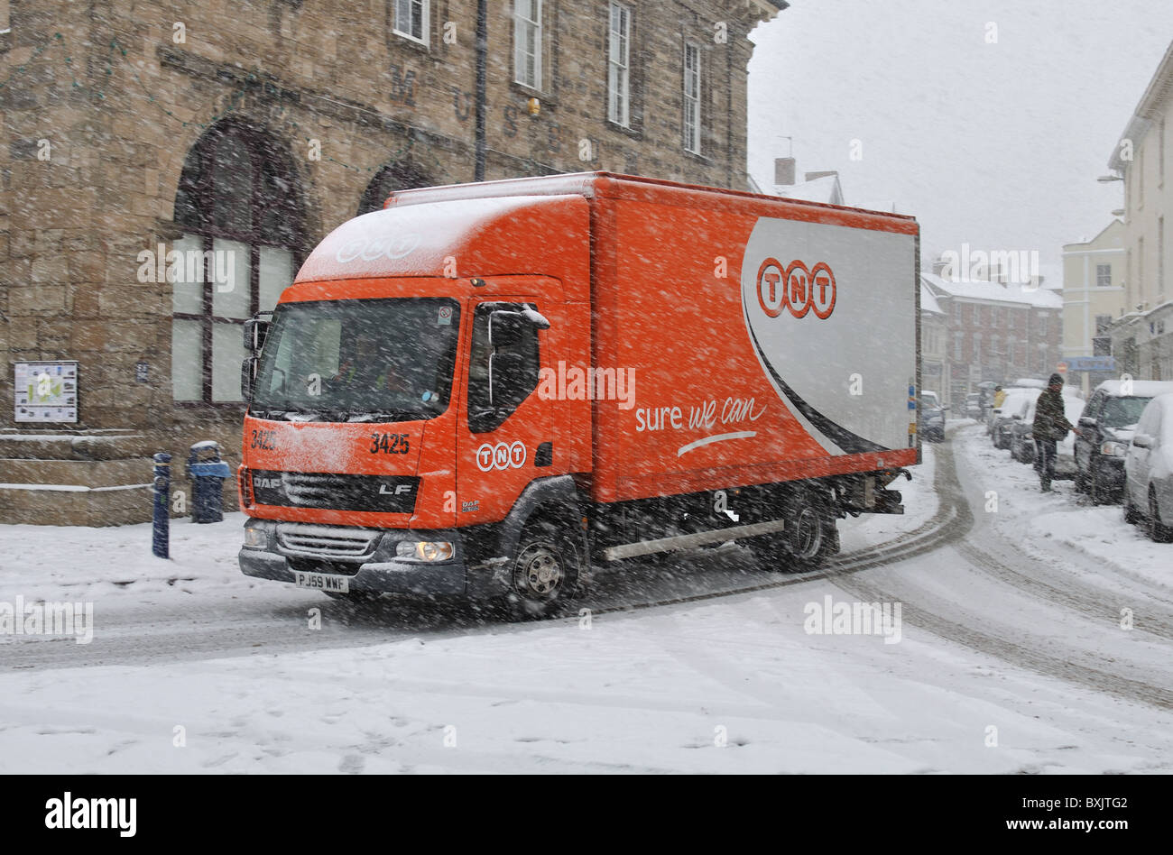 Uk truck in snow hi-res stock photography and images - Alamy