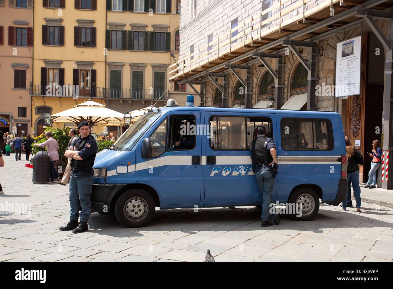 Street scene police guards hi-res stock photography and images - Alamy