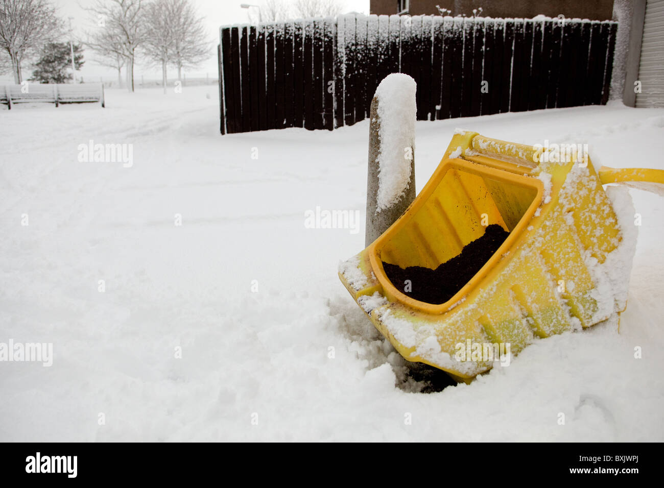 Grit pathway hi-res stock photography and images - Alamy