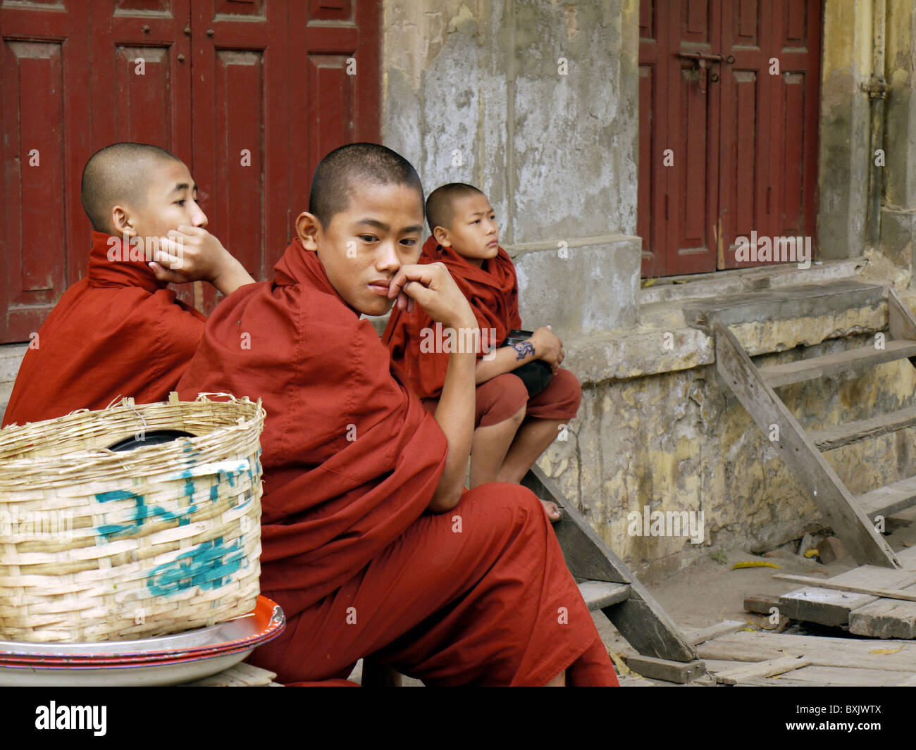 Three young monks sitting hi-res stock photography and images - Alamy