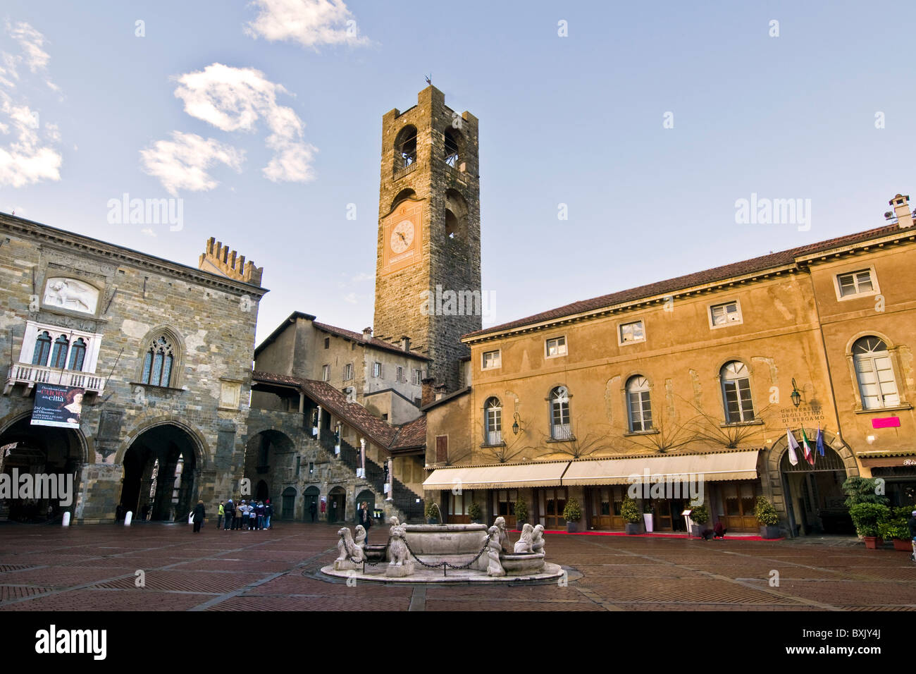 Contarini fountain, Piazza Vecchia, Bergamo, Italy Stock Photo - Alamy