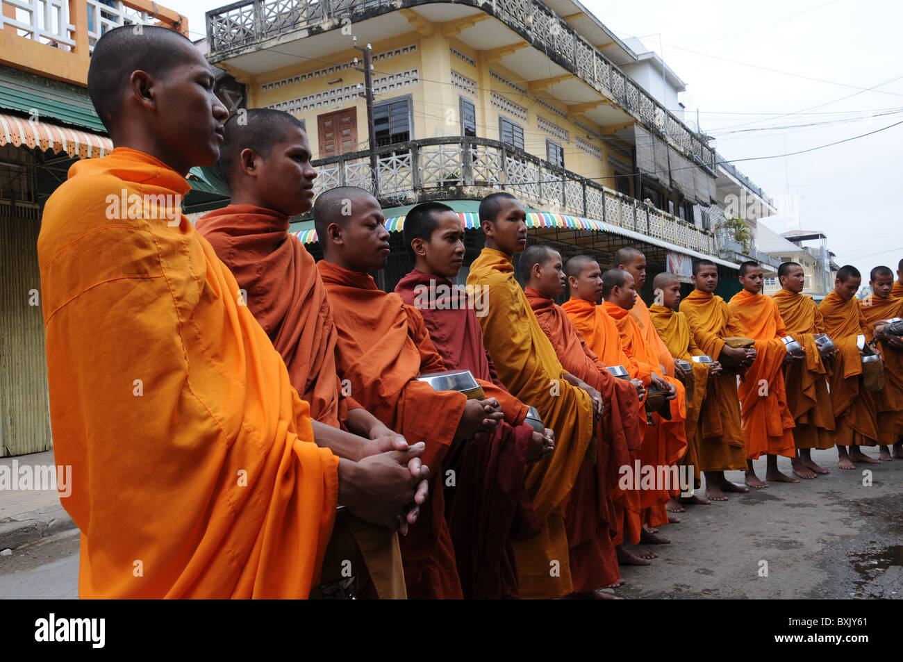 Begging Buddhist monks in Cambodia Stock Photo - Alamy