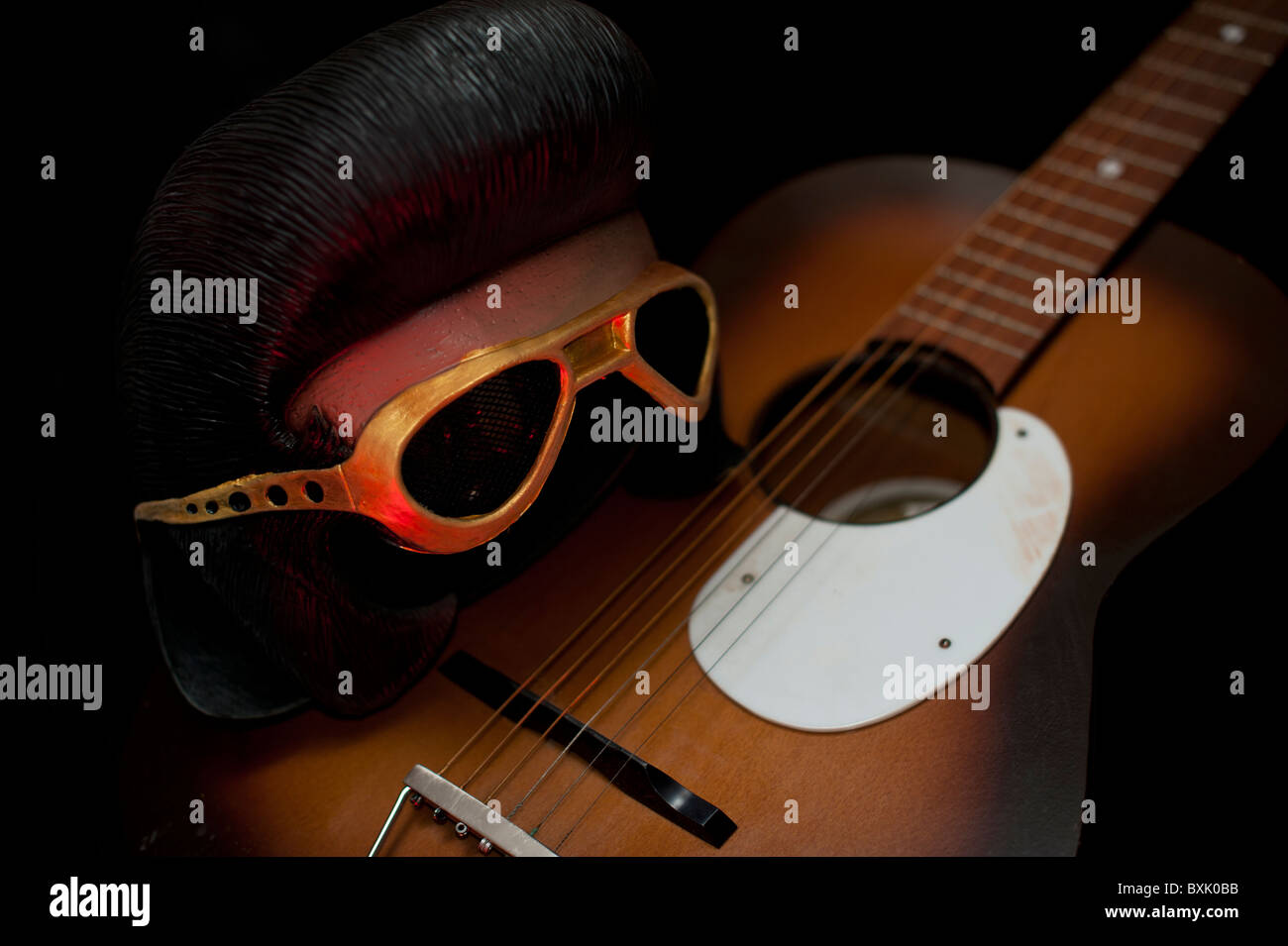 Elvis guitar hi-res stock photography and images - Alamy