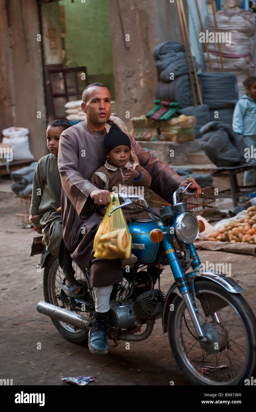 Ancient egypt family hi-res stock photography and images - Alamy