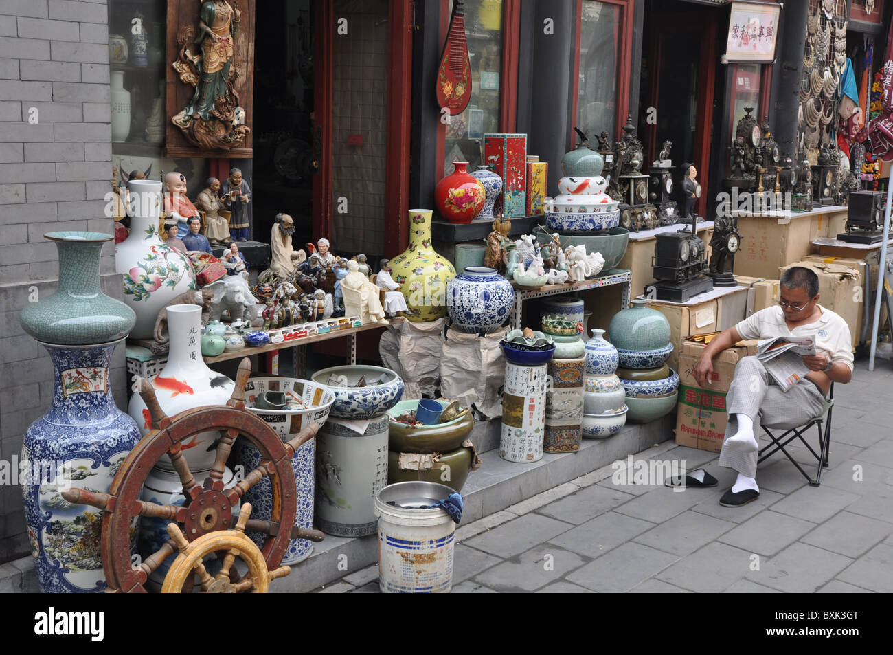 Gigantic Antique Market, Panjiayuan, Beijing, China Stock Photo - Alamy