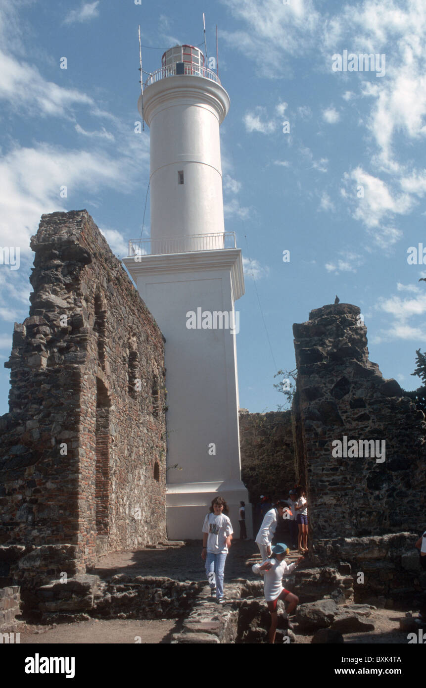 URUGUAY. TOURISTS IN THE COLONIAL OLD TOWN OF COLONIA Stock Photo - Alamy