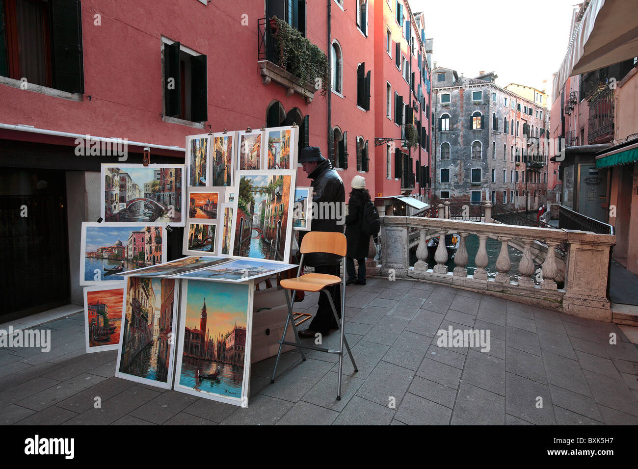 Street vendor: paintings in Venice Stock Photo - Alamy
