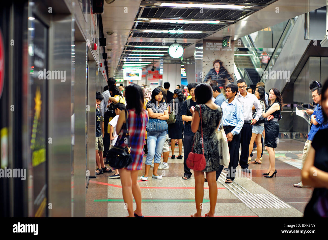 Singapore MRT. People City Hall Station Stock Photo - Alamy