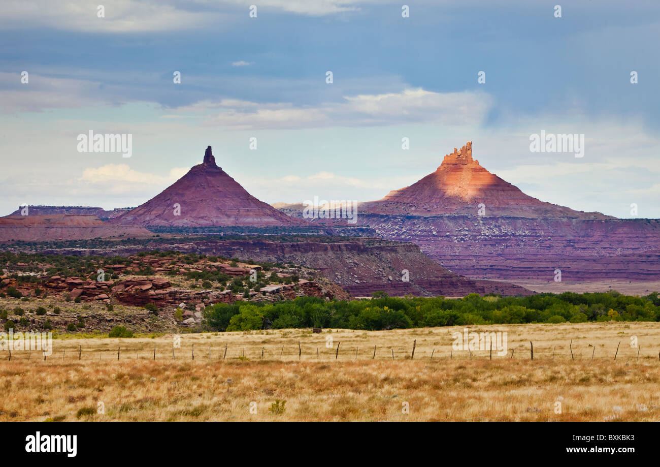 Two buttes hi-res stock photography and images - Alamy