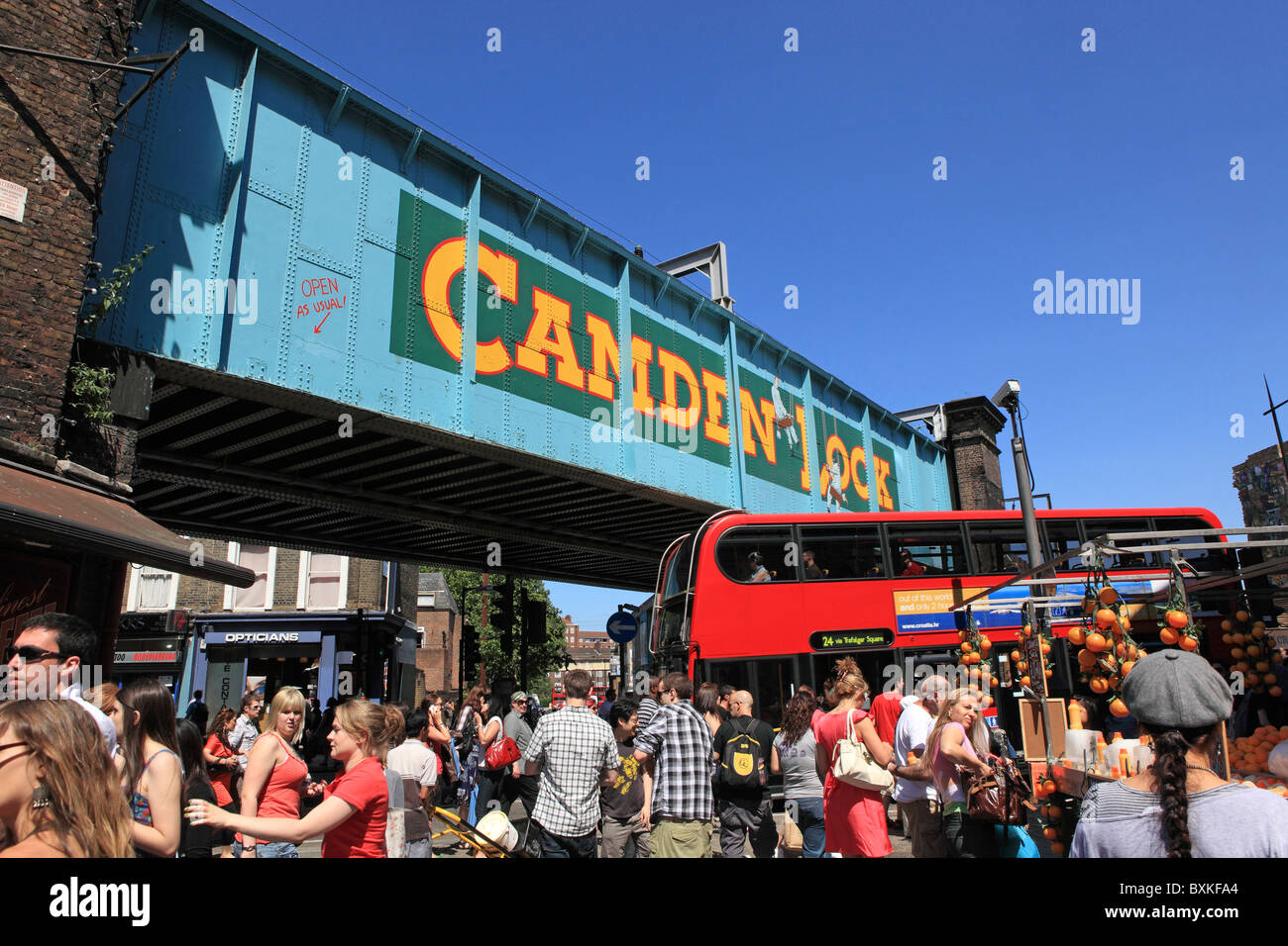 London city capital bus buses hi-res stock photography and images - Alamy