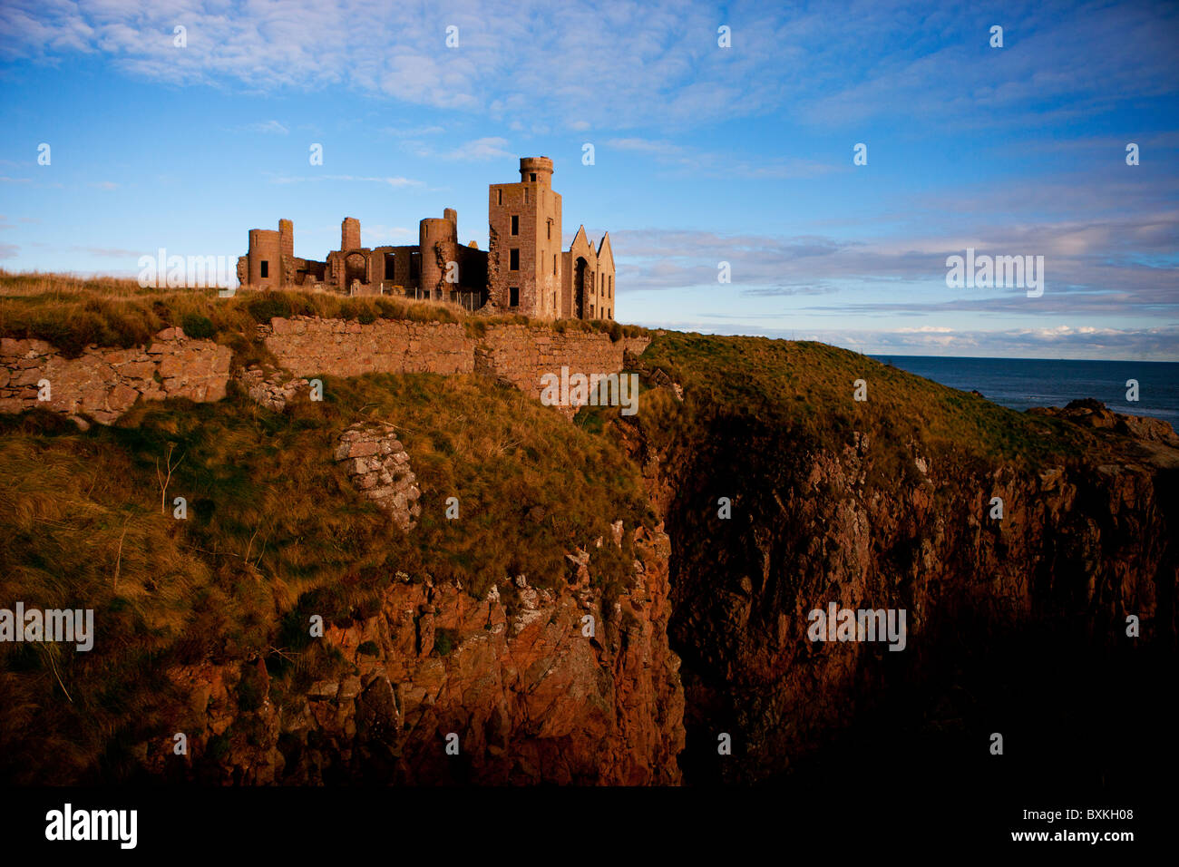 Slains castle hi-res stock photography and images - Alamy