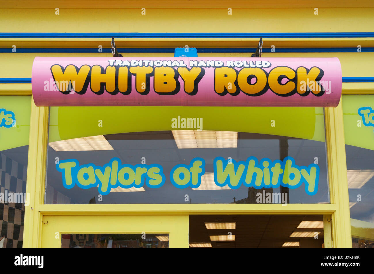 Whitby, Shop Selling Whitby Rock Stock Photo - Alamy