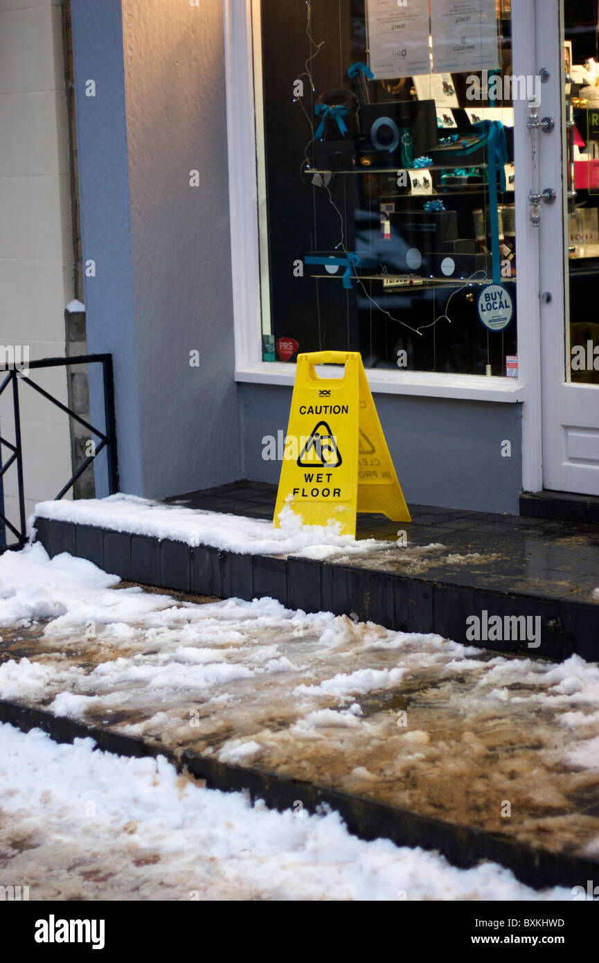 Wet floor health safety sign hi-res stock photography and images - Alamy