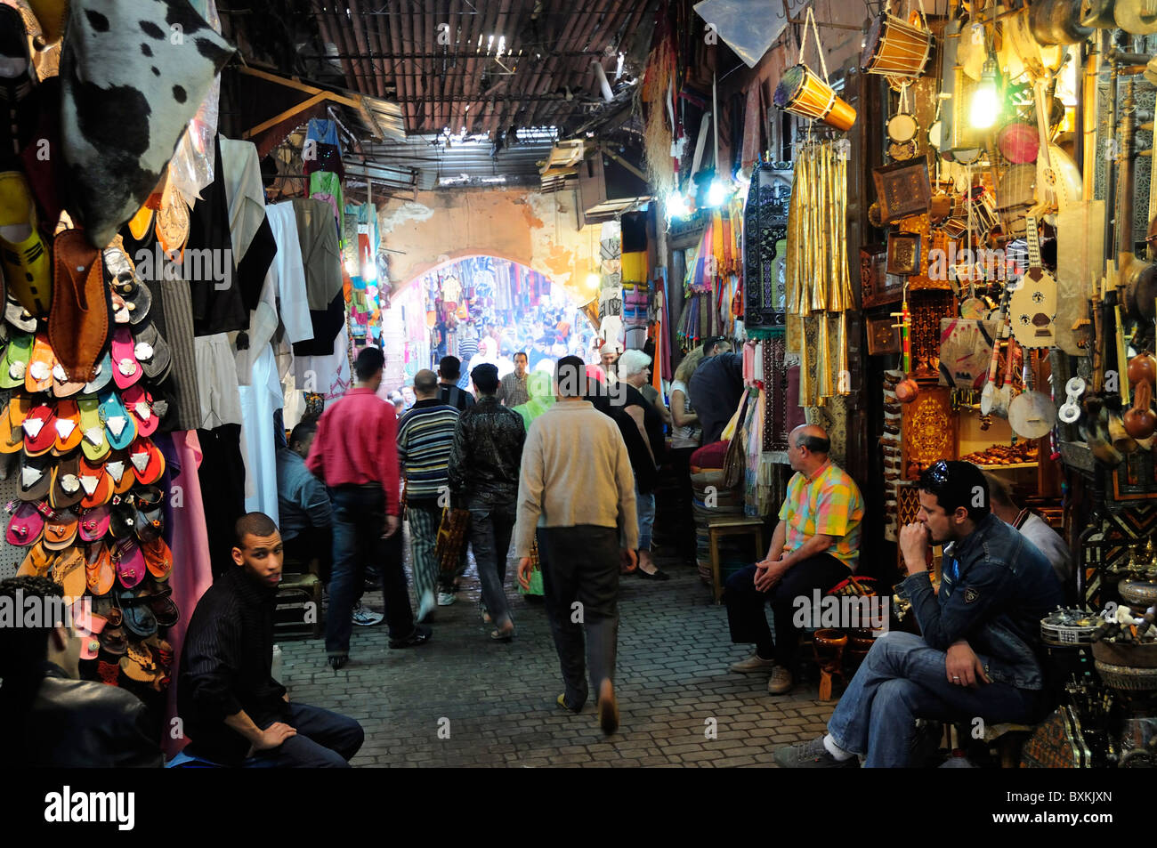 Busy Souk scene at Souk Teinturiers in Marrakech Stock Photo - Alamy