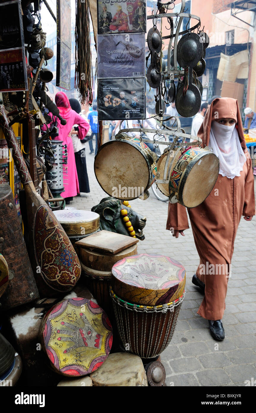 Music stall to Souk Smarine in Marrakech Stock Photo - Alamy