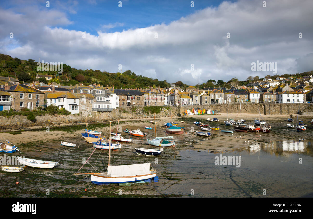 Cornwall mousehole harbour hi-res stock photography and images - Alamy