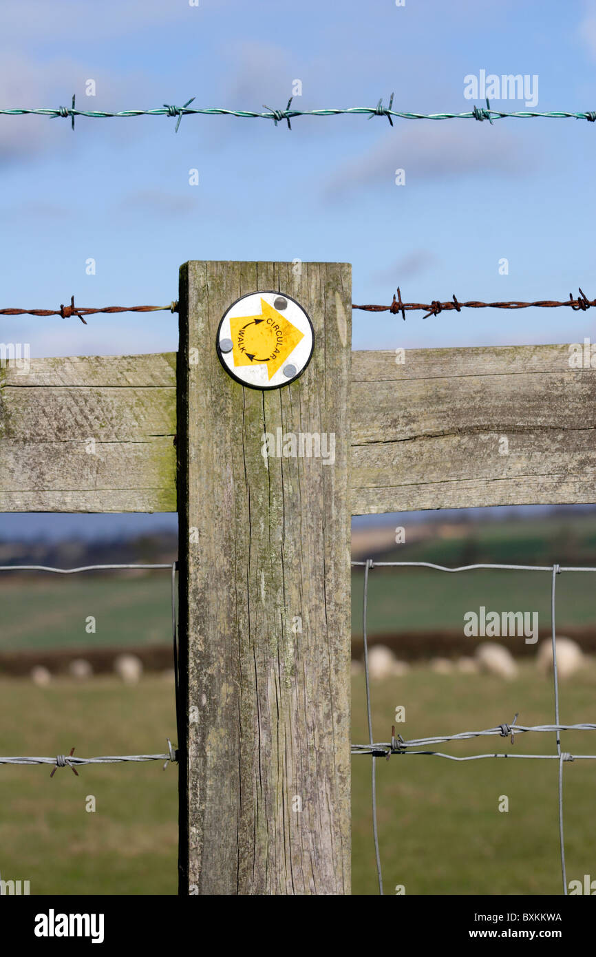 Circular footpath signs hi-res stock photography and images - Alamy