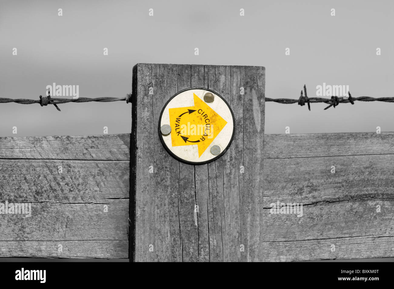 Circular footpath signs hi-res stock photography and images - Alamy