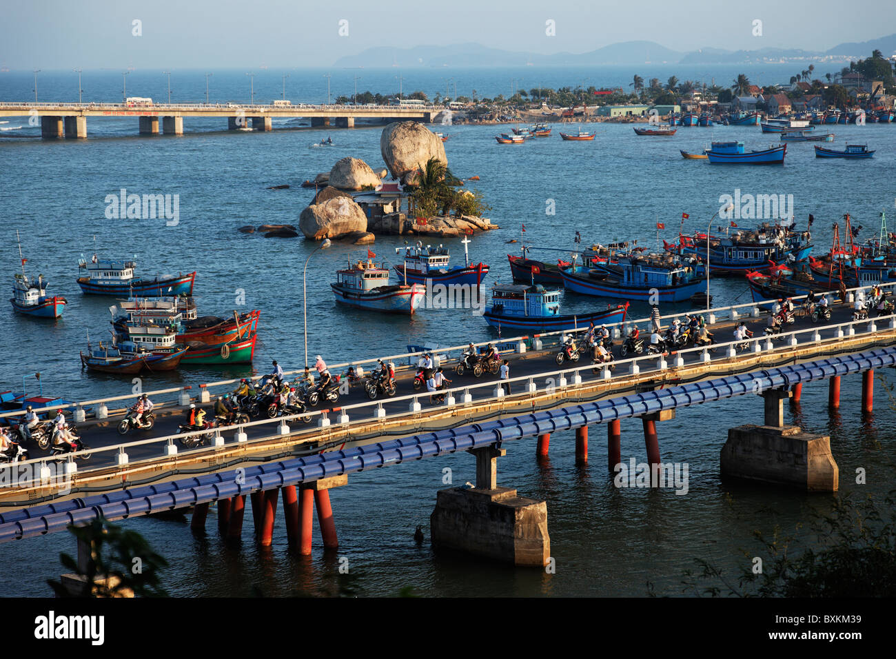 Xom bong bridge hi-res stock photography and images - Alamy