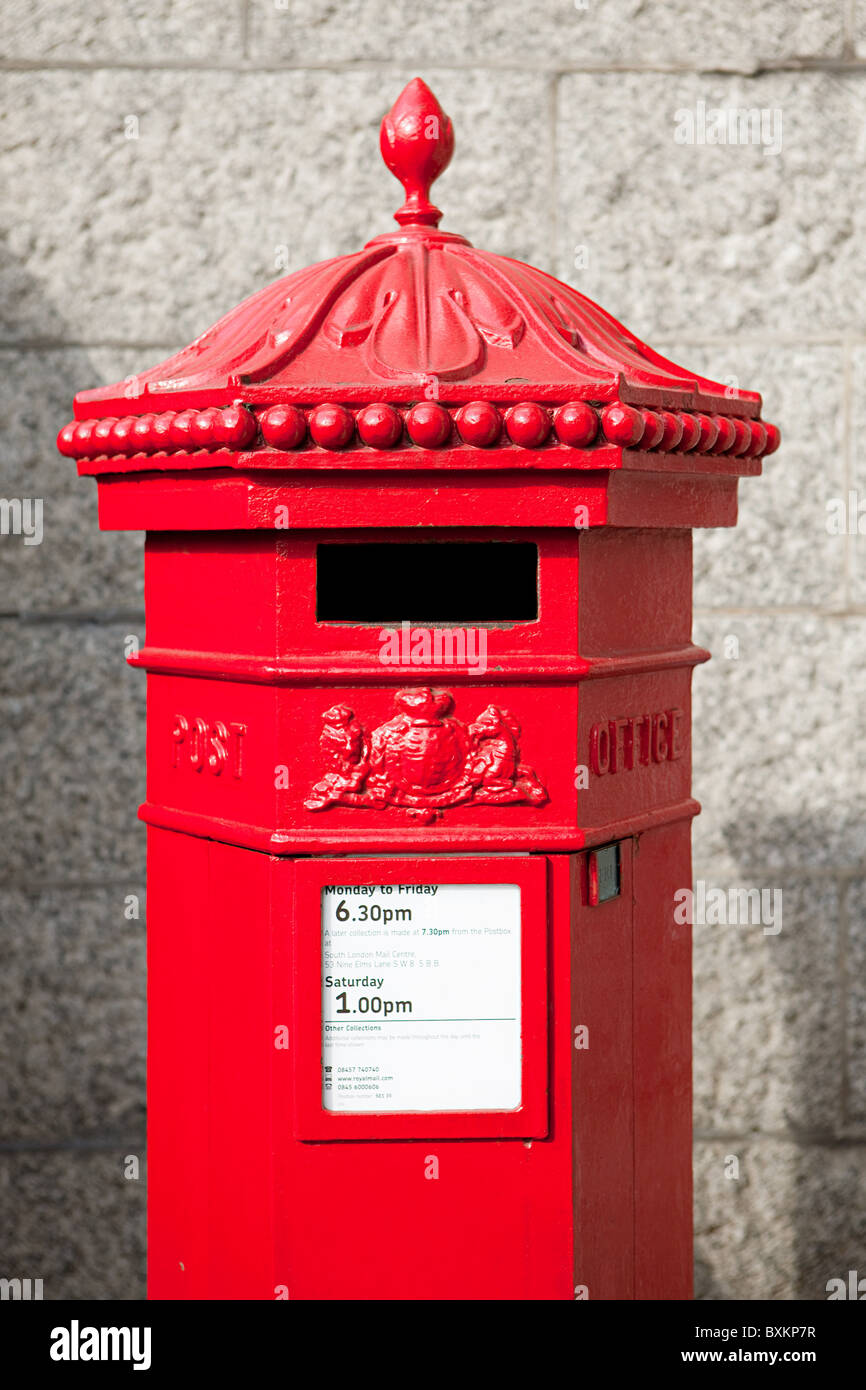 Red post cross hi-res stock photography and images - Alamy