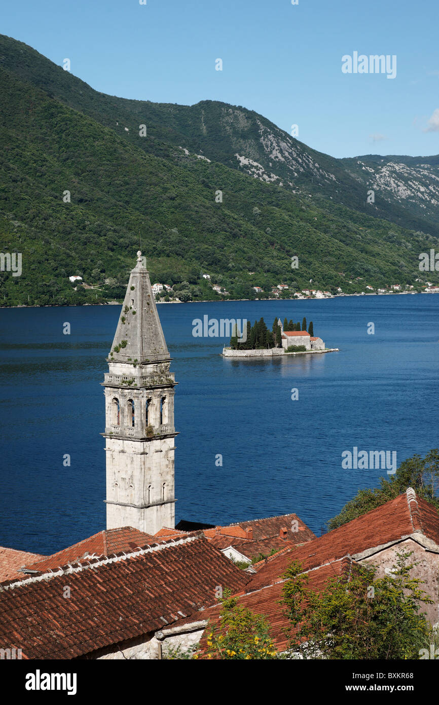 Perast, Background Island Gospa od Skrpjela. Bell Tower, Sveti Nikola ...
