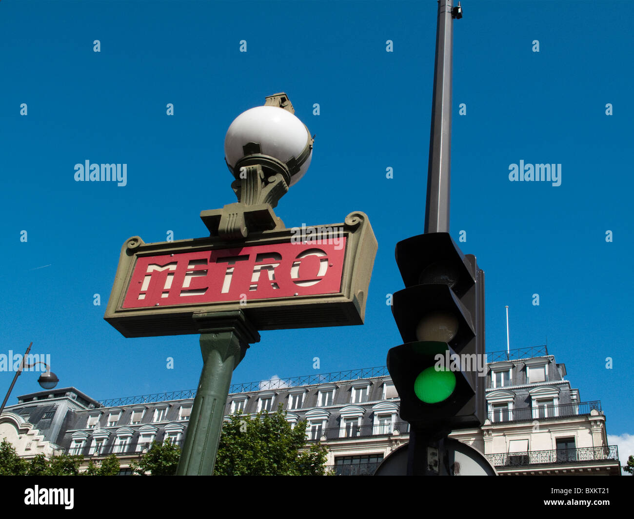Metro sign and green traffic light in Paris, France, EU Stock Photo - Alamy