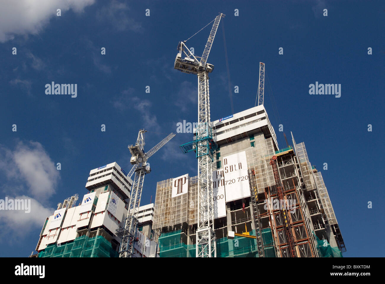 Construction of the Pan Peninsula Towers Docklands London United ...
