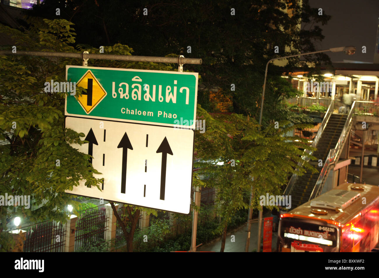 Bangkok road sign hi-res stock photography and images - Alamy