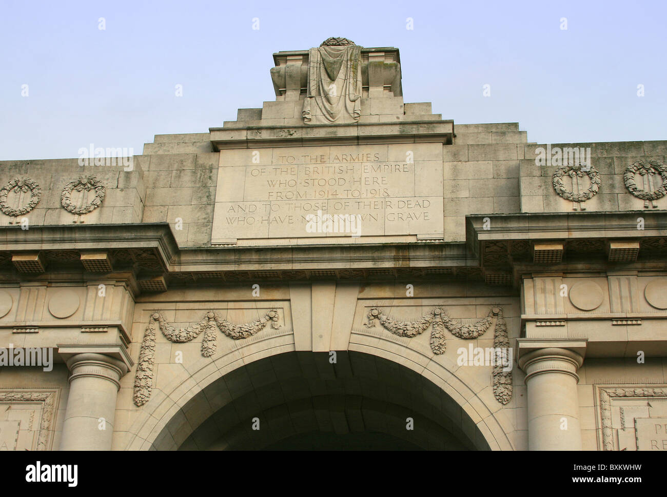 View towards the inscription above the Menin Gate, Ypres, Belgium Stock ...