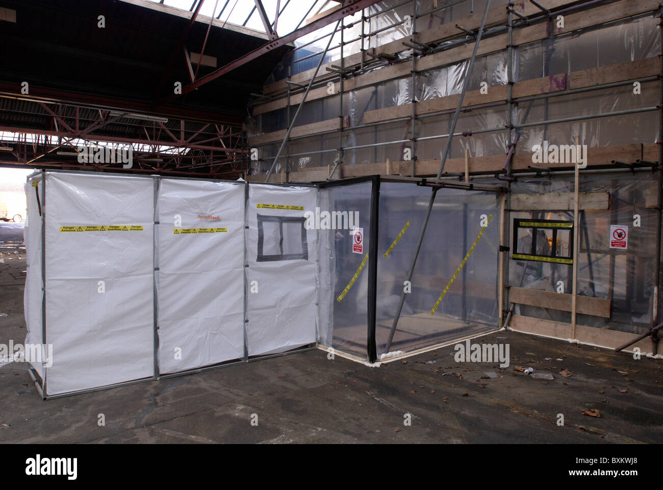 Scaffolding removal hi-res stock photography and images - Alamy