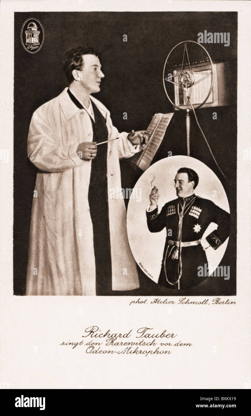 broadcast, radio, Richard Tauber, opera singer during recording ...