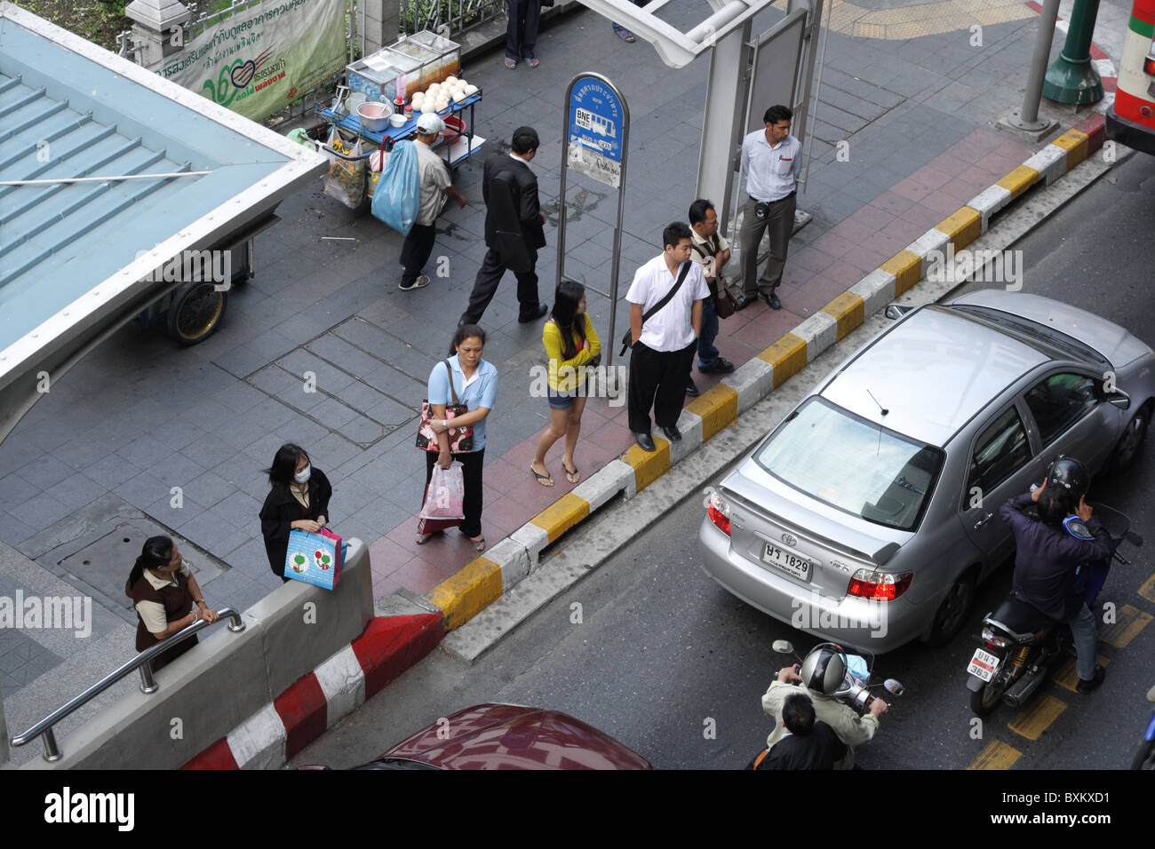 People waiting at bus stop in Bangkok Stock Photo - Alamy