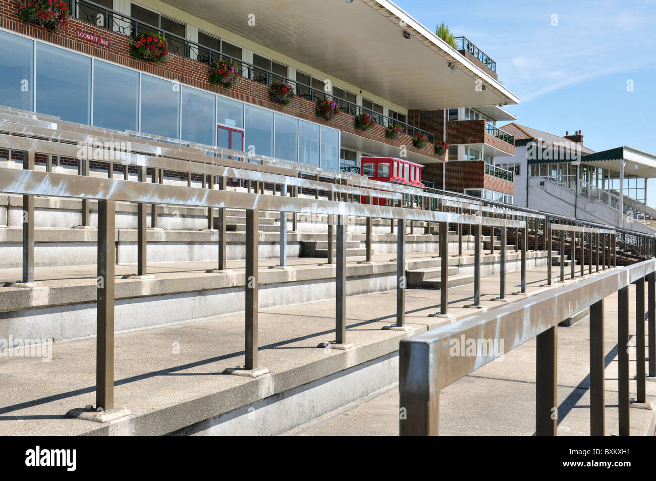 Uk racecourse hi-res stock photography and images - Alamy