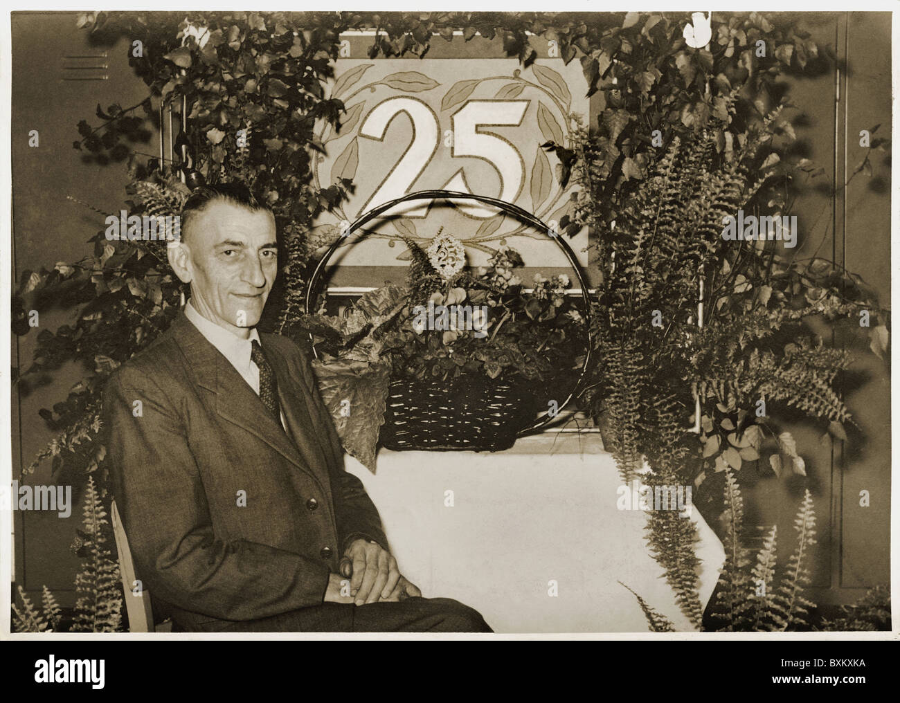 people, men, picture / half length, 1950s, picture of a man on his 25th ...