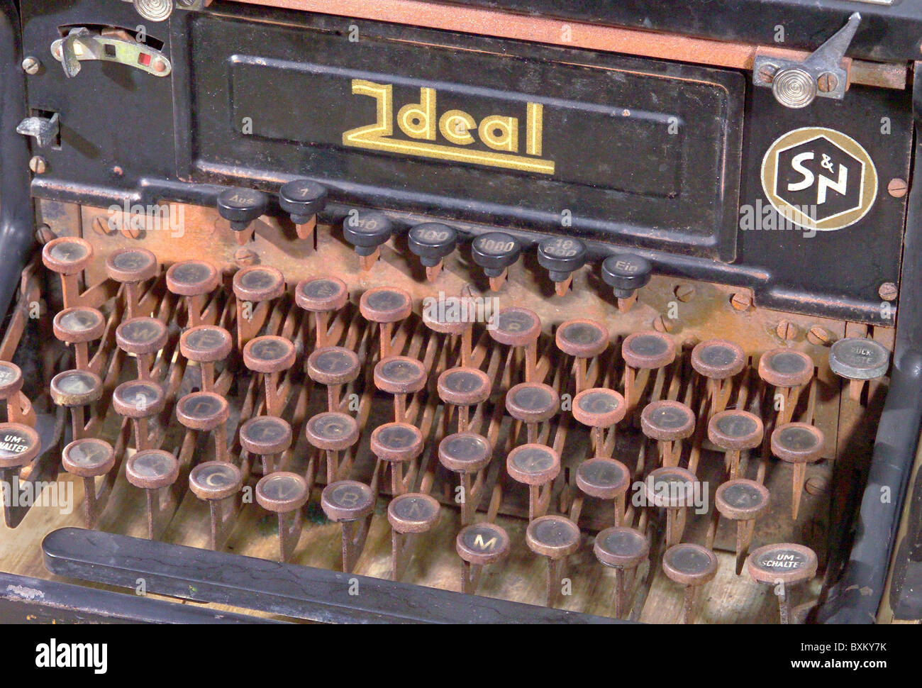 Old rusty typewriter typ ideal hi-res stock photography and images - Alamy