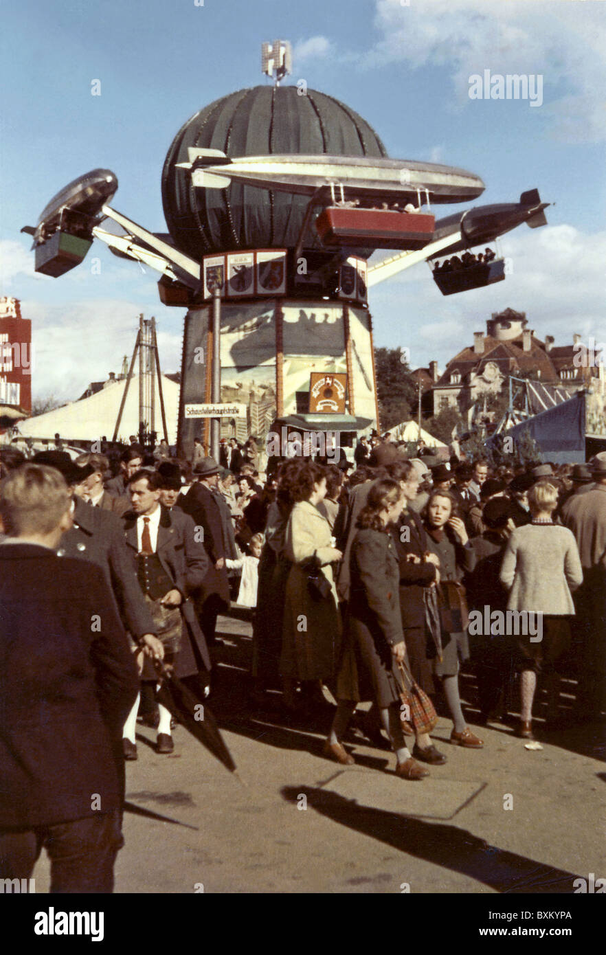 Funfair 1950s hi-res stock photography and images - Alamy