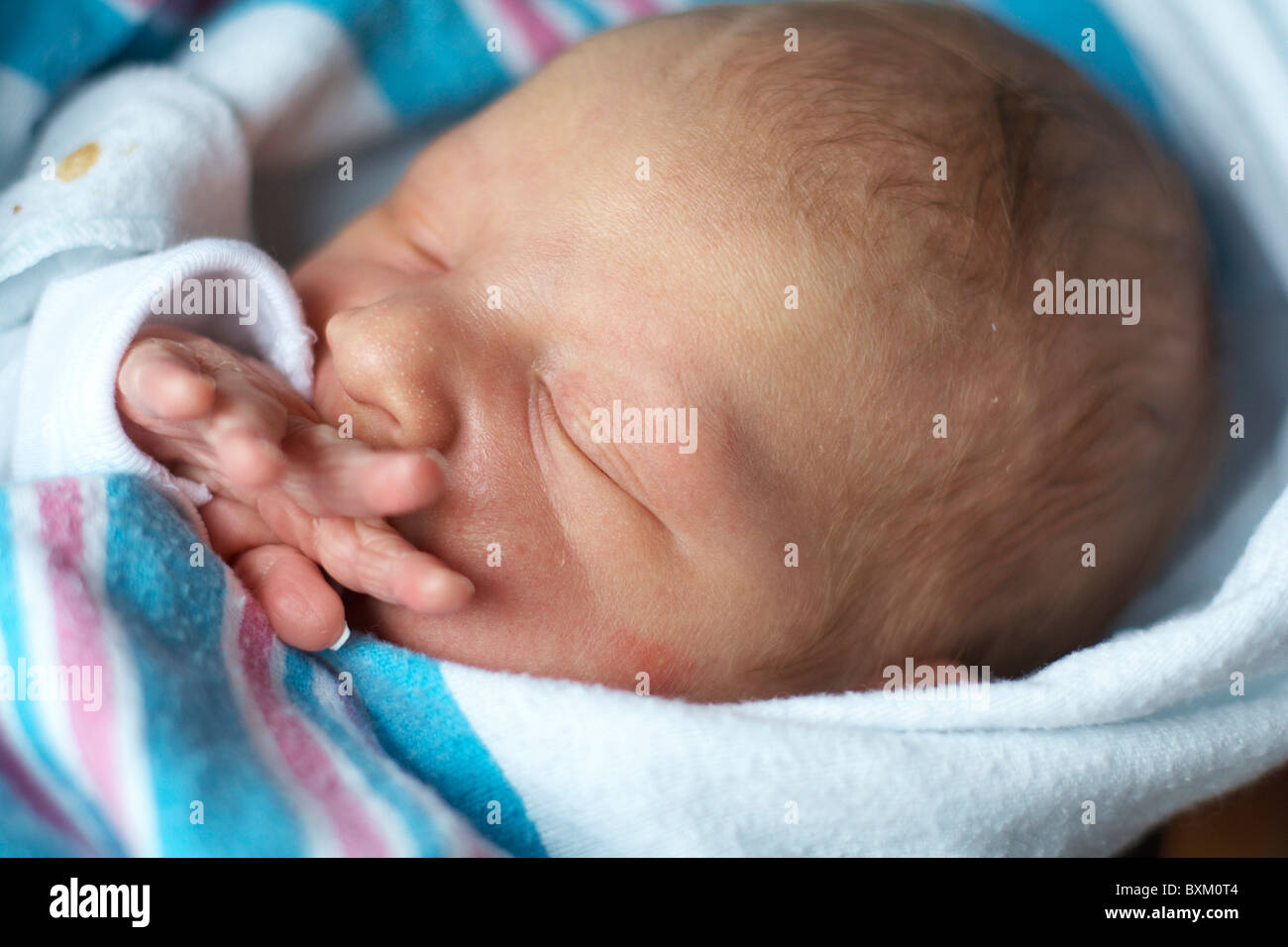 Newborn baby face Stock Photo - Alamy