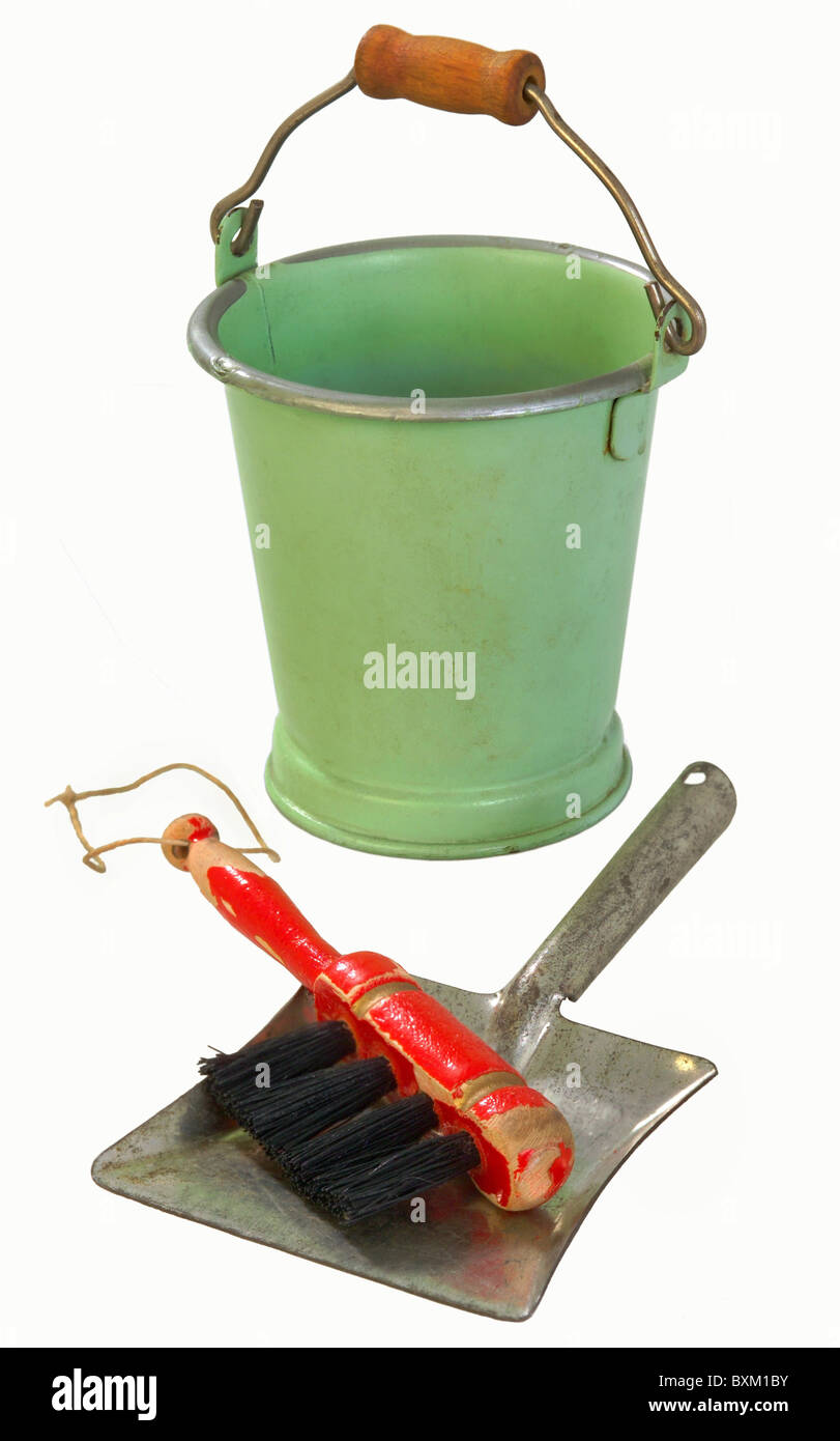 Utensils bucket Cut Out Stock Images & Pictures - Alamy