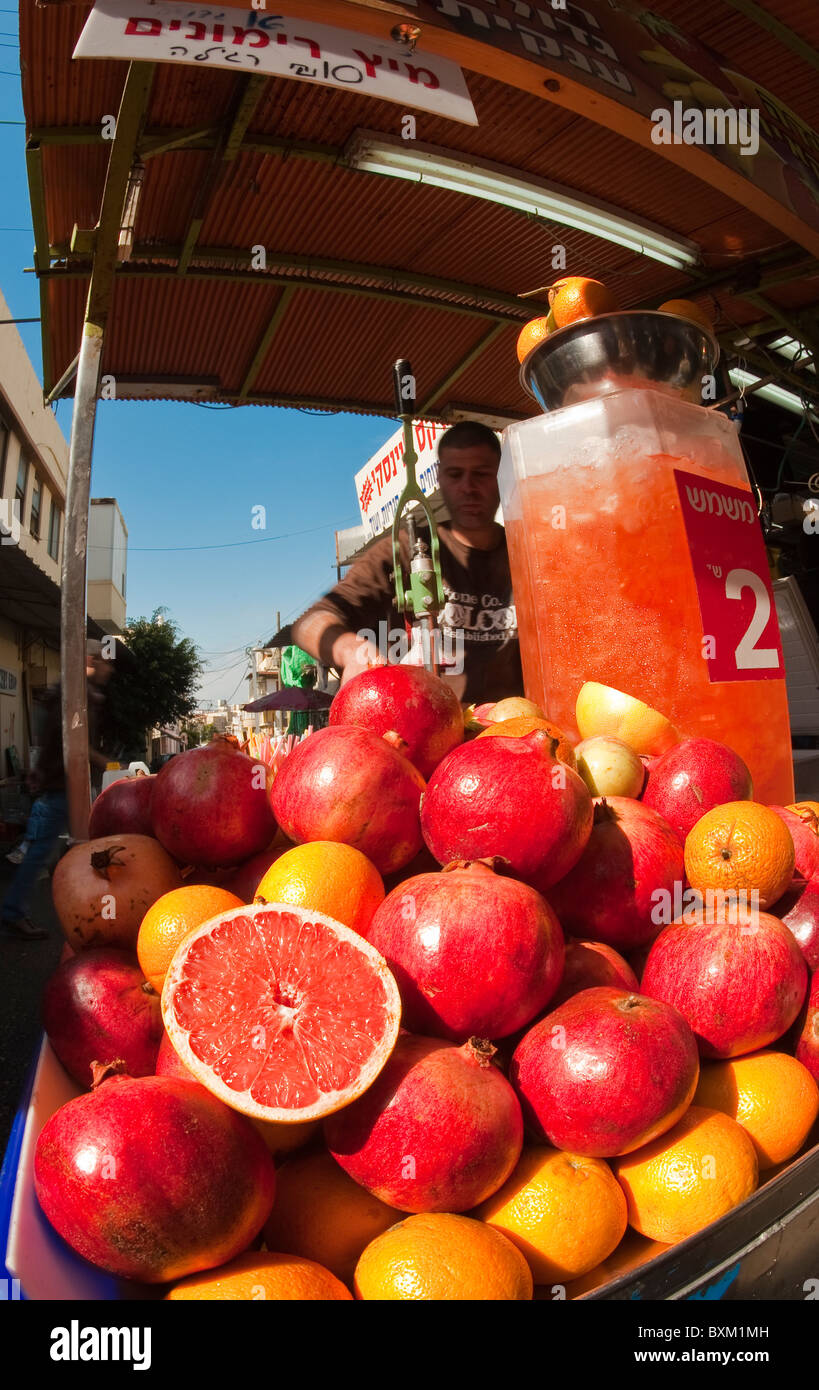 Israel, Tel Aviv. Carmel outdoor market Tel Aviv Stock Photo - Alamy