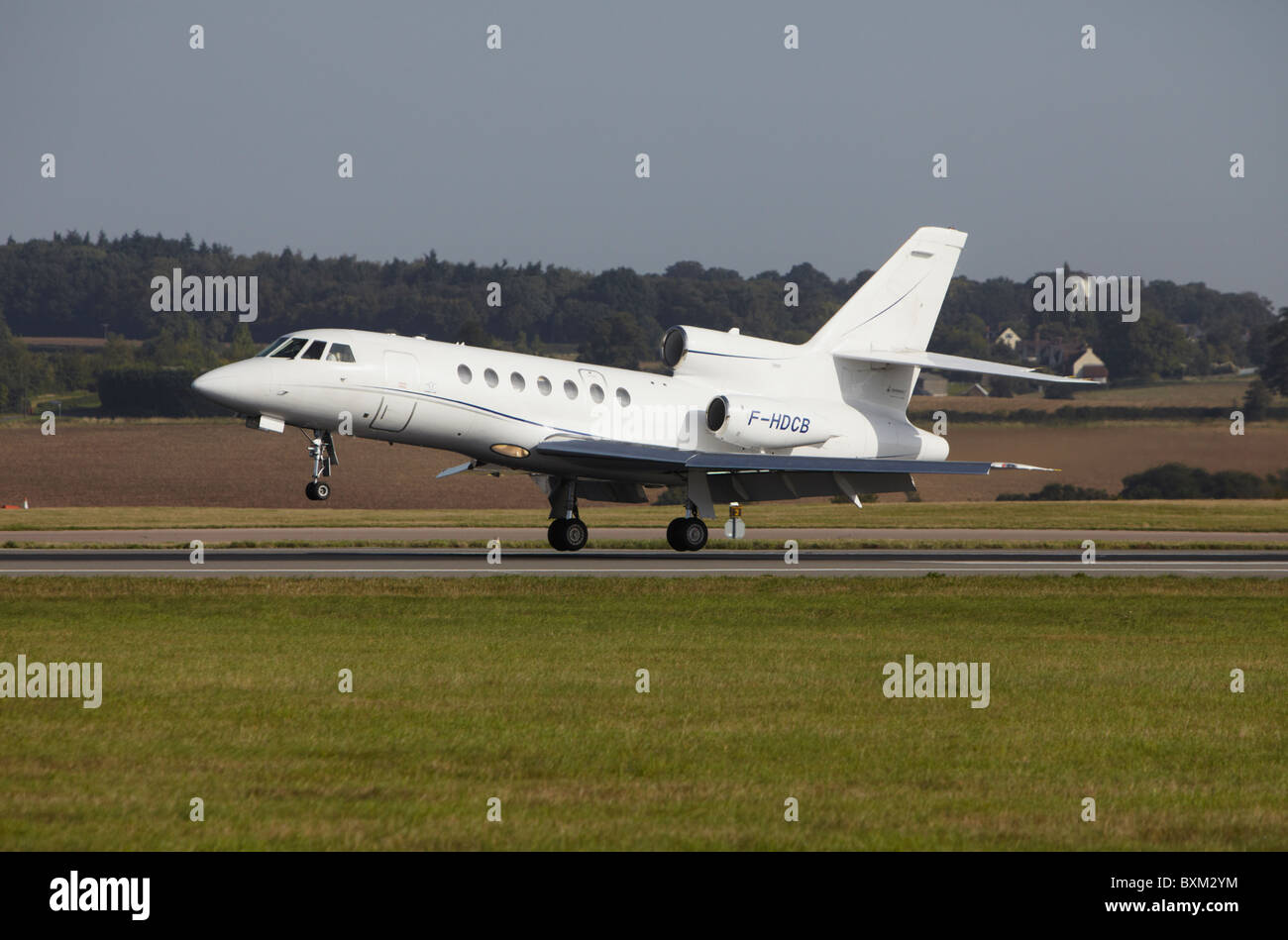 Dassault falcon 50 jet aircraft hi-res stock photography and images - Alamy
