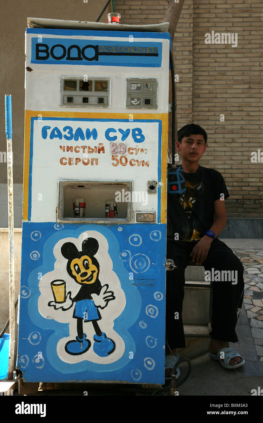 Soda vending machine ussr hi-res stock photography and images - Alamy