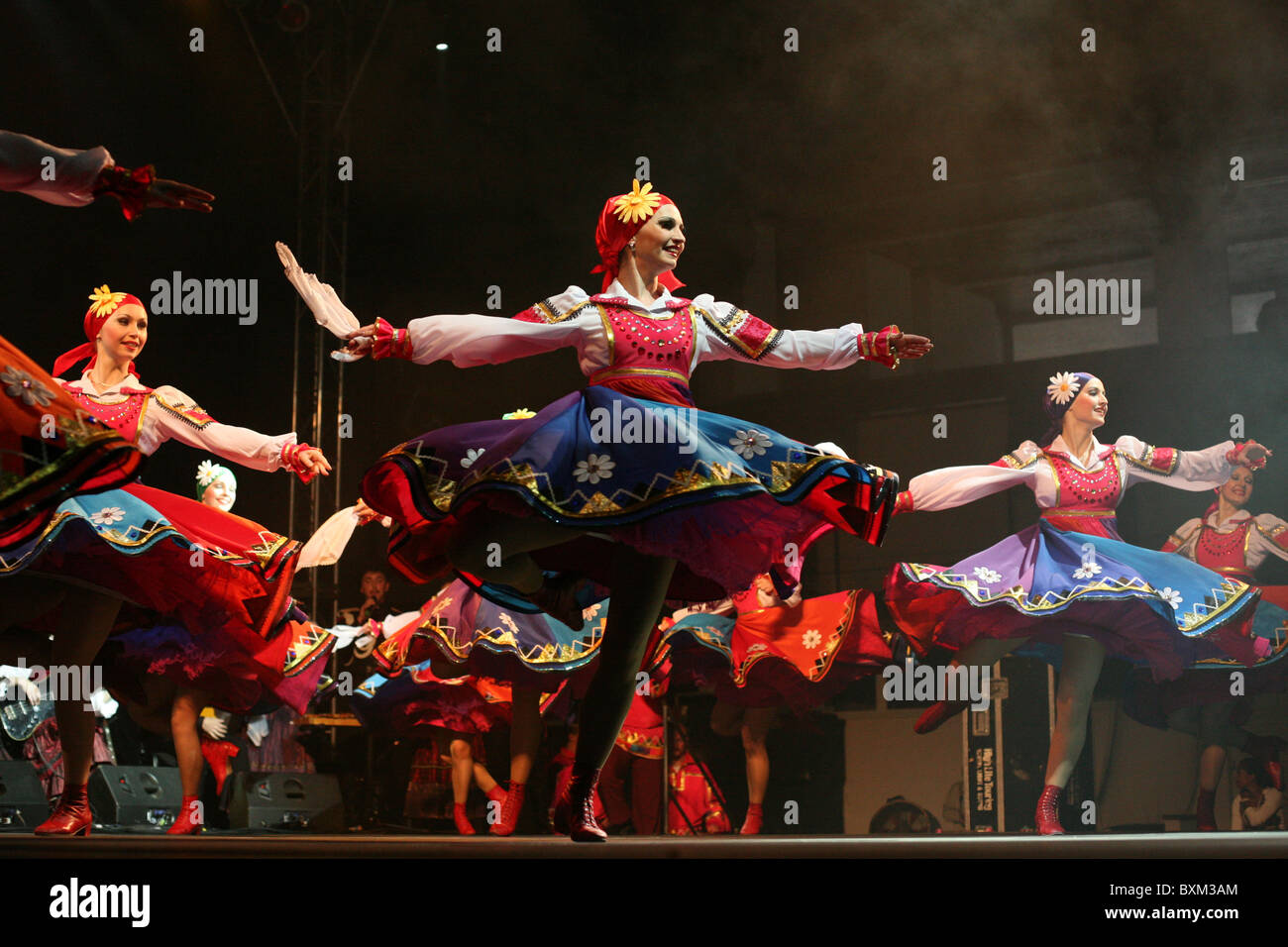Russian folk dance hi-res stock photography and images - Alamy