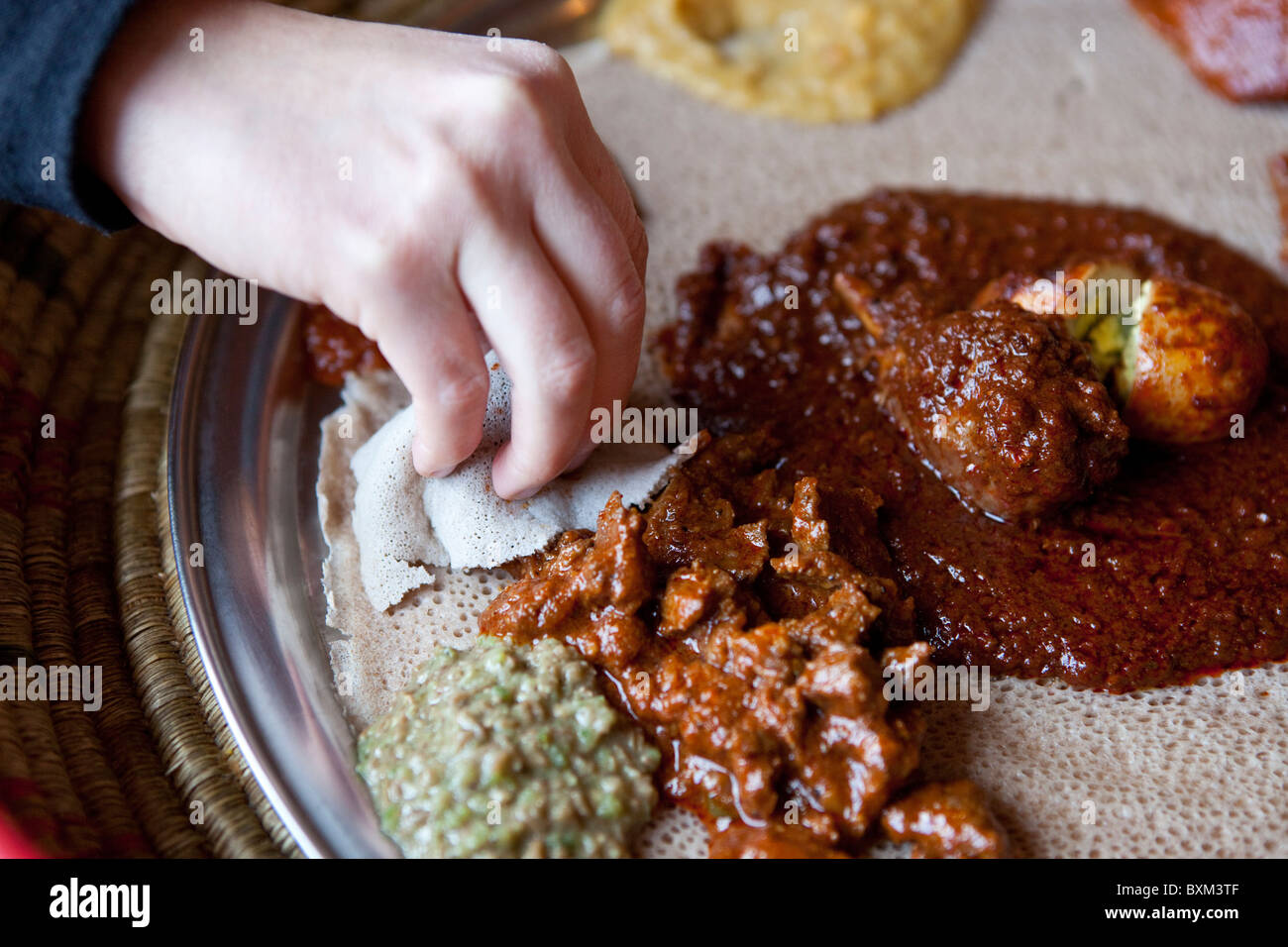 Ethiopian food injera hi-res stock photography and images - Alamy