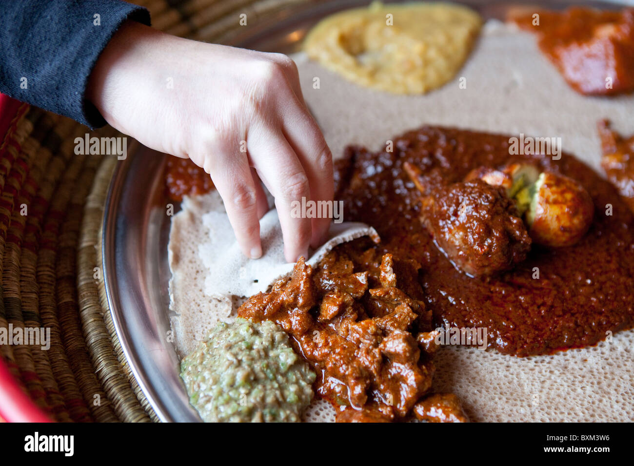 Ethiopian food injera hi-res stock photography and images - Alamy