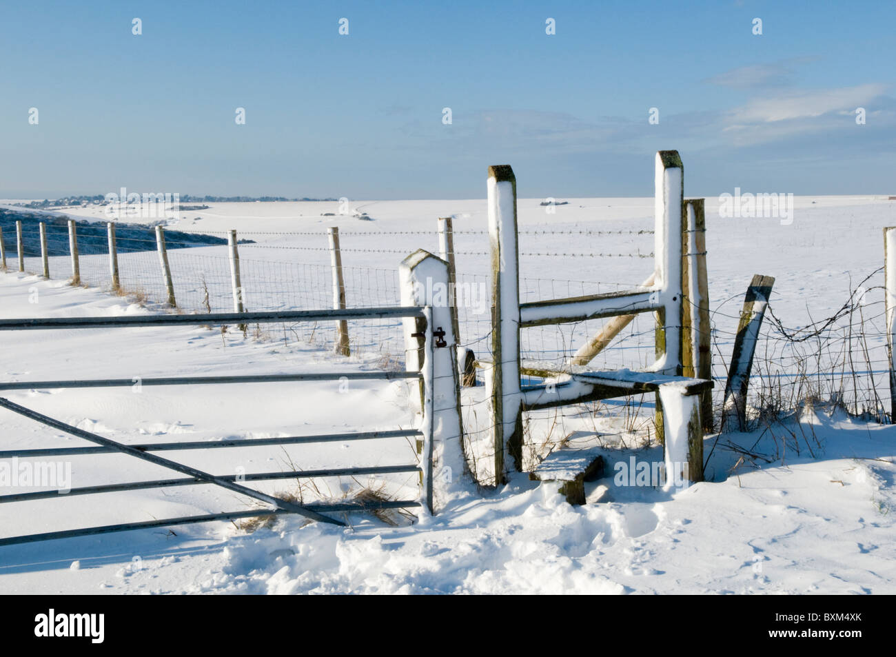 Winter snow sussex cold stile fence hi-res stock photography and images ...