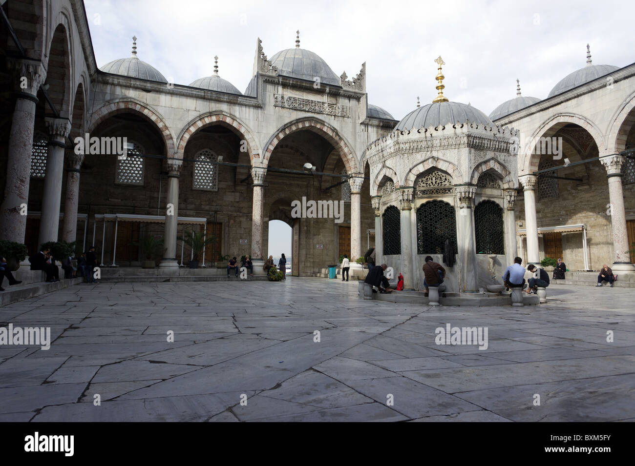 The courtyard and sadirvan (ablution fountain) in the New Mosque (Yeni ...