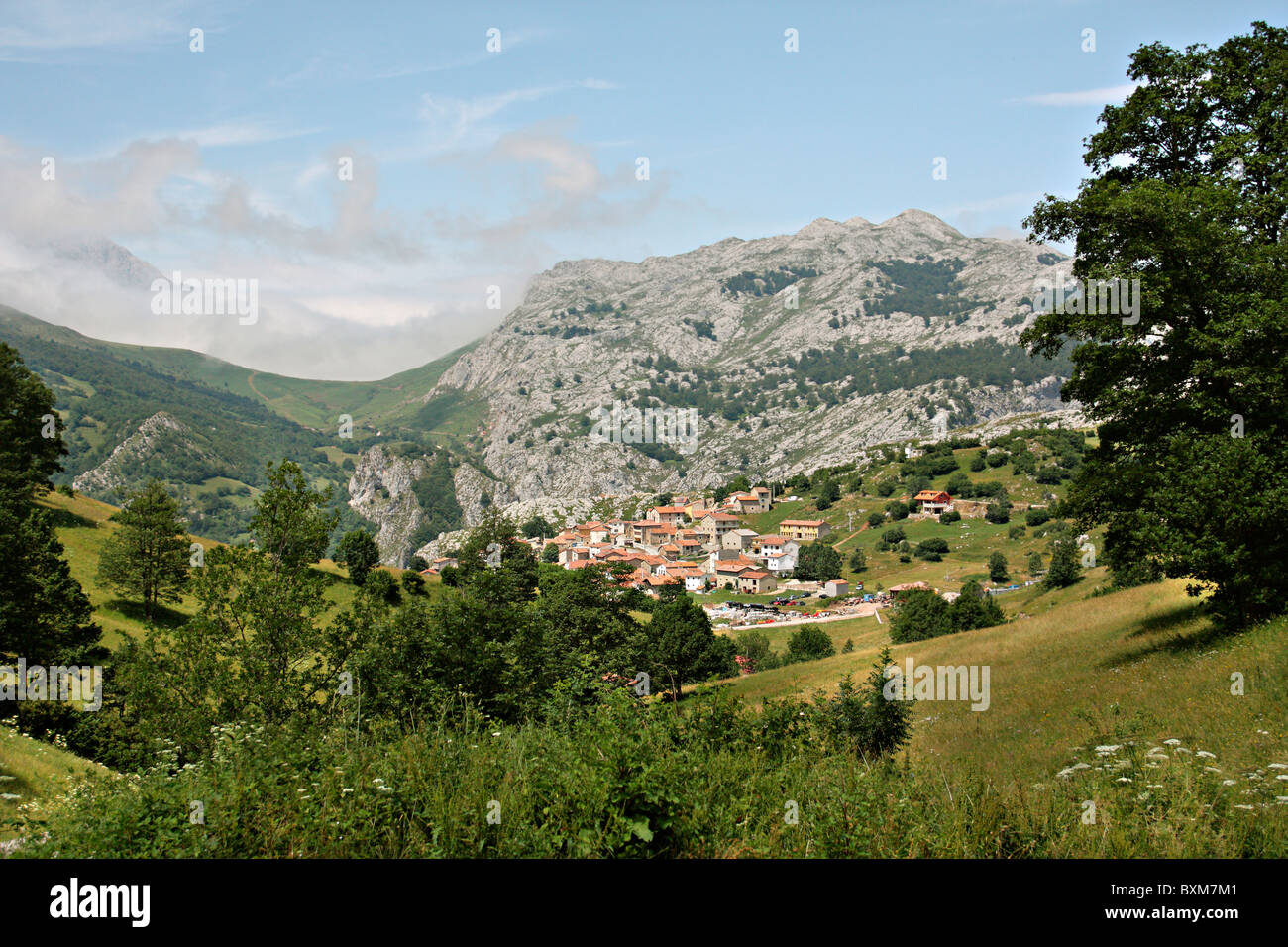 Village sotres hi-res stock photography and images - Alamy